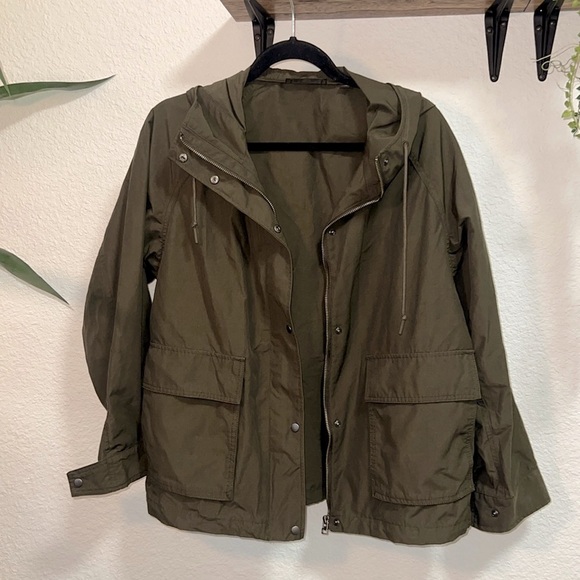 Uniqlo | Jackets & Coats | Dark Forest Green Light Weight Rain Jacket ...
